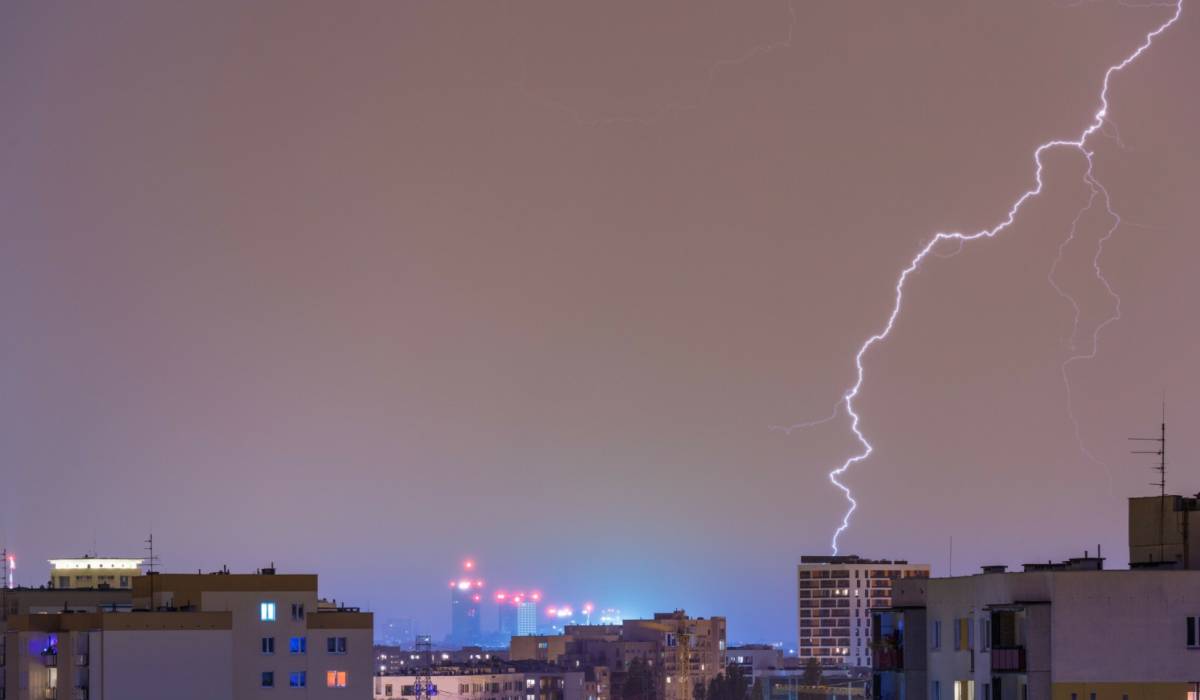 Jak zachowywać się podczas burzy? Oto najważniejsze zasady postępowania ...