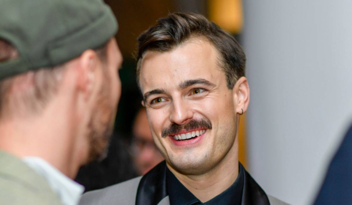 Błażej Stencel z „Koła fortuny” się zaręczył. Jego narzeczony to znany ...