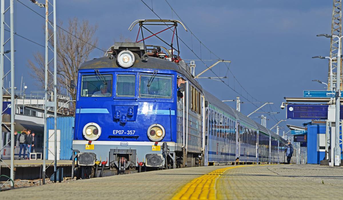 PKP Intercity wprowadza nowość. Jedzenie i picie już nie tylko w ...